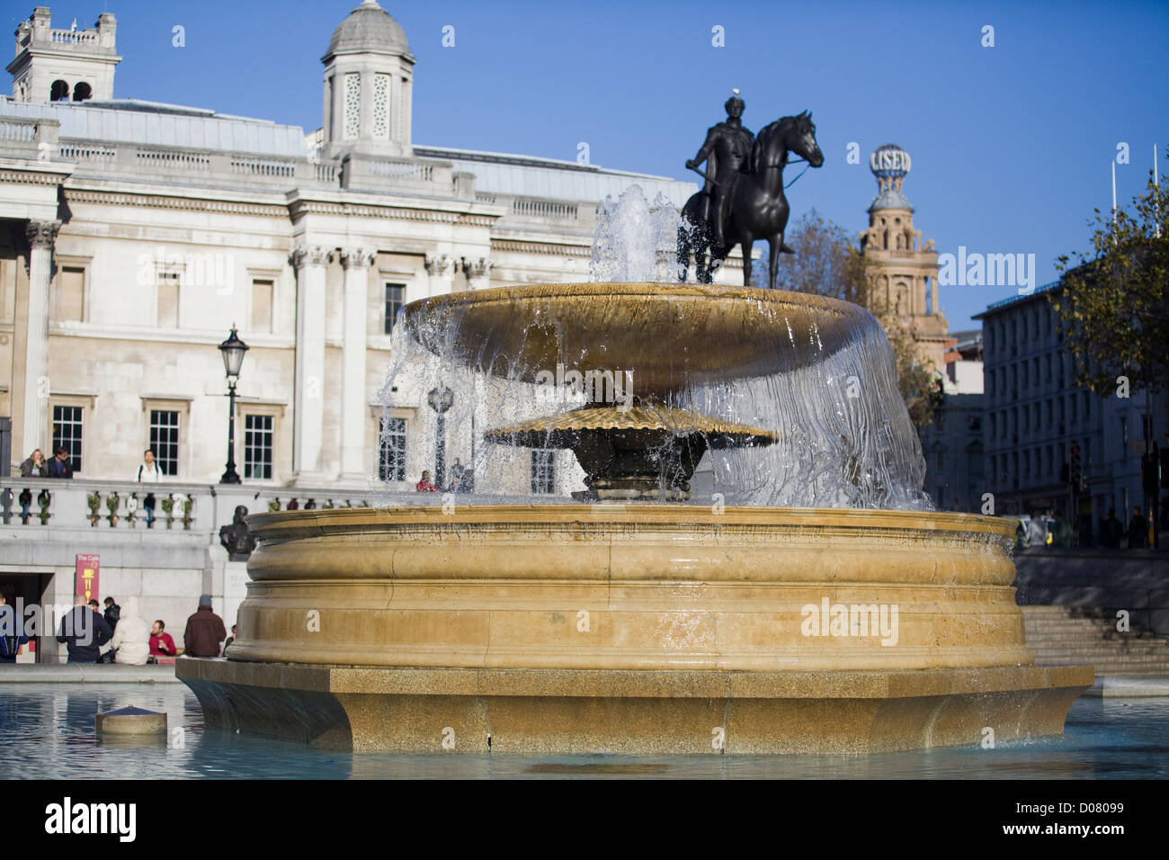 Water fountain and statue in London Stock Photo - Alamy