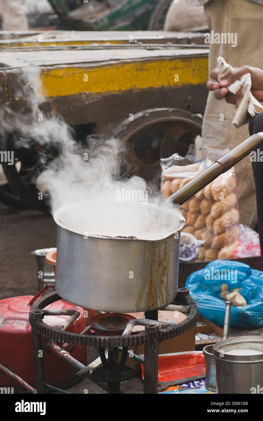 Man making tea in a market, Delhi, India Stock Photo - Alamy