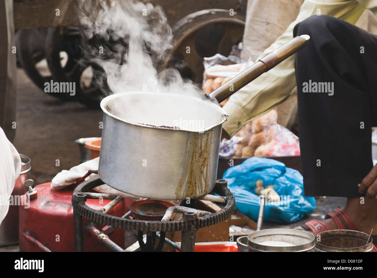Delhi tea stall hi-res stock photography and images - Alamy