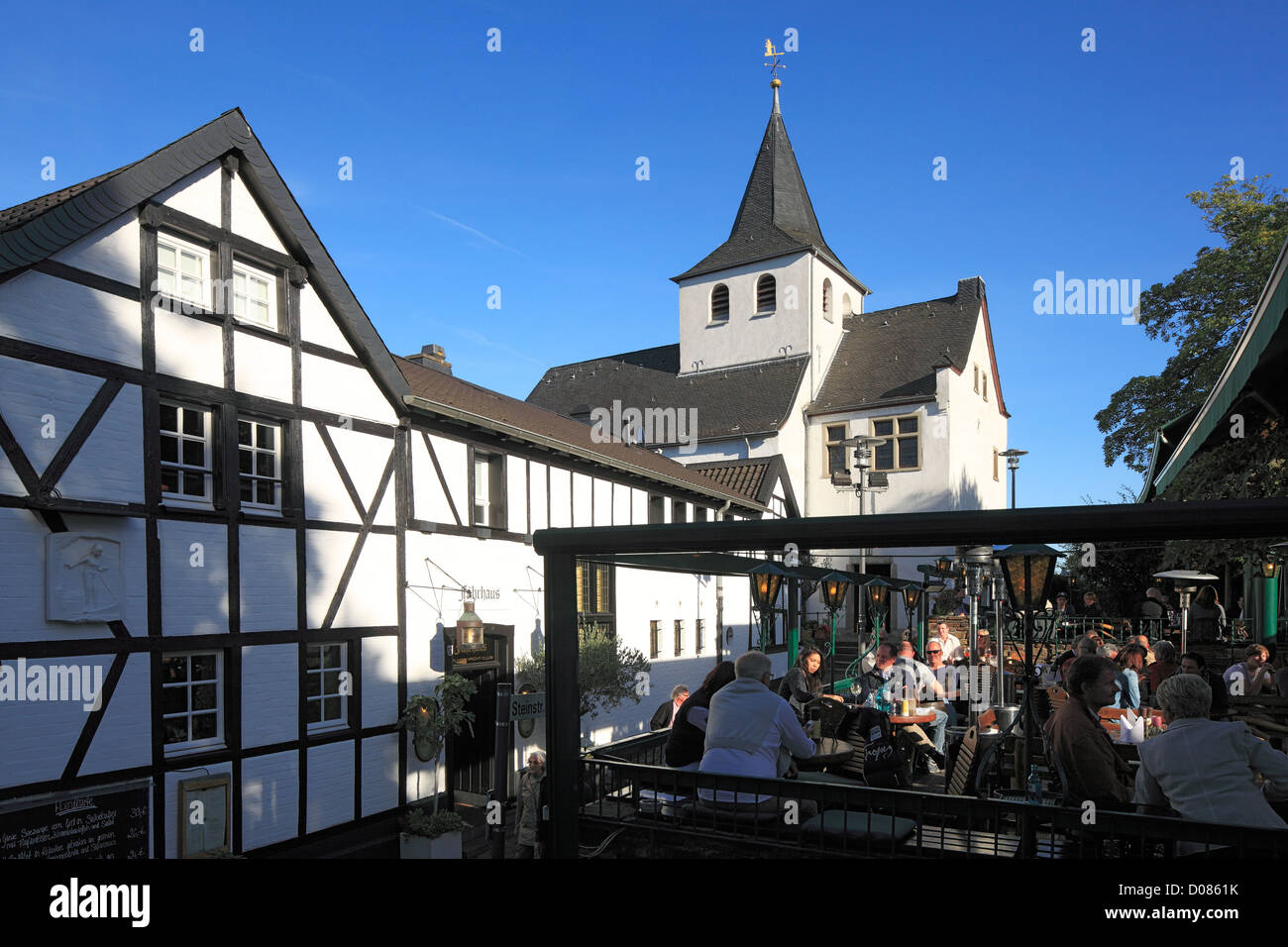 Romanische Kirche Alt St. Maternus, Altes Faehrhaus und Gasthaus Zum ...
