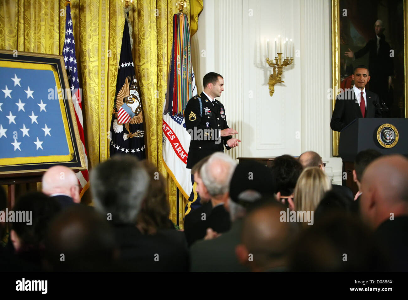President Barack Obama awards Staff Sergeant Salvatore Giunta, U.S ...