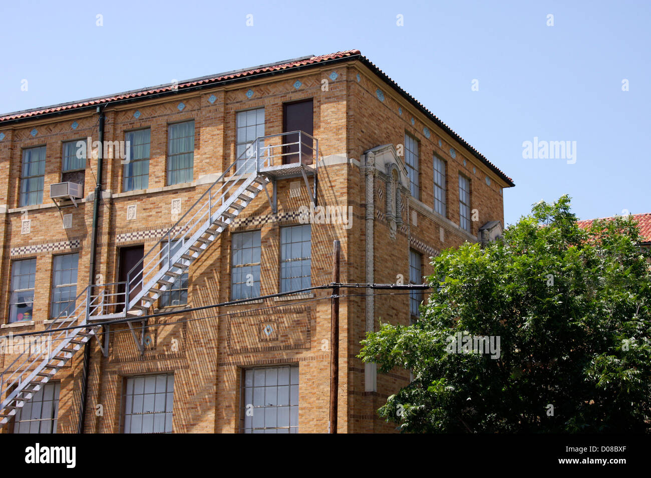 Outside fire escape stairs hi-res stock photography and images - Alamy
