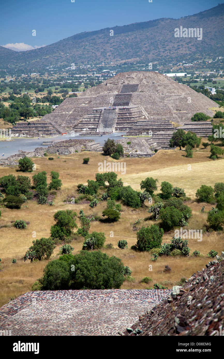 Looking down from Pyramid of the Sun - View of Pyramid of the Moon at ...
