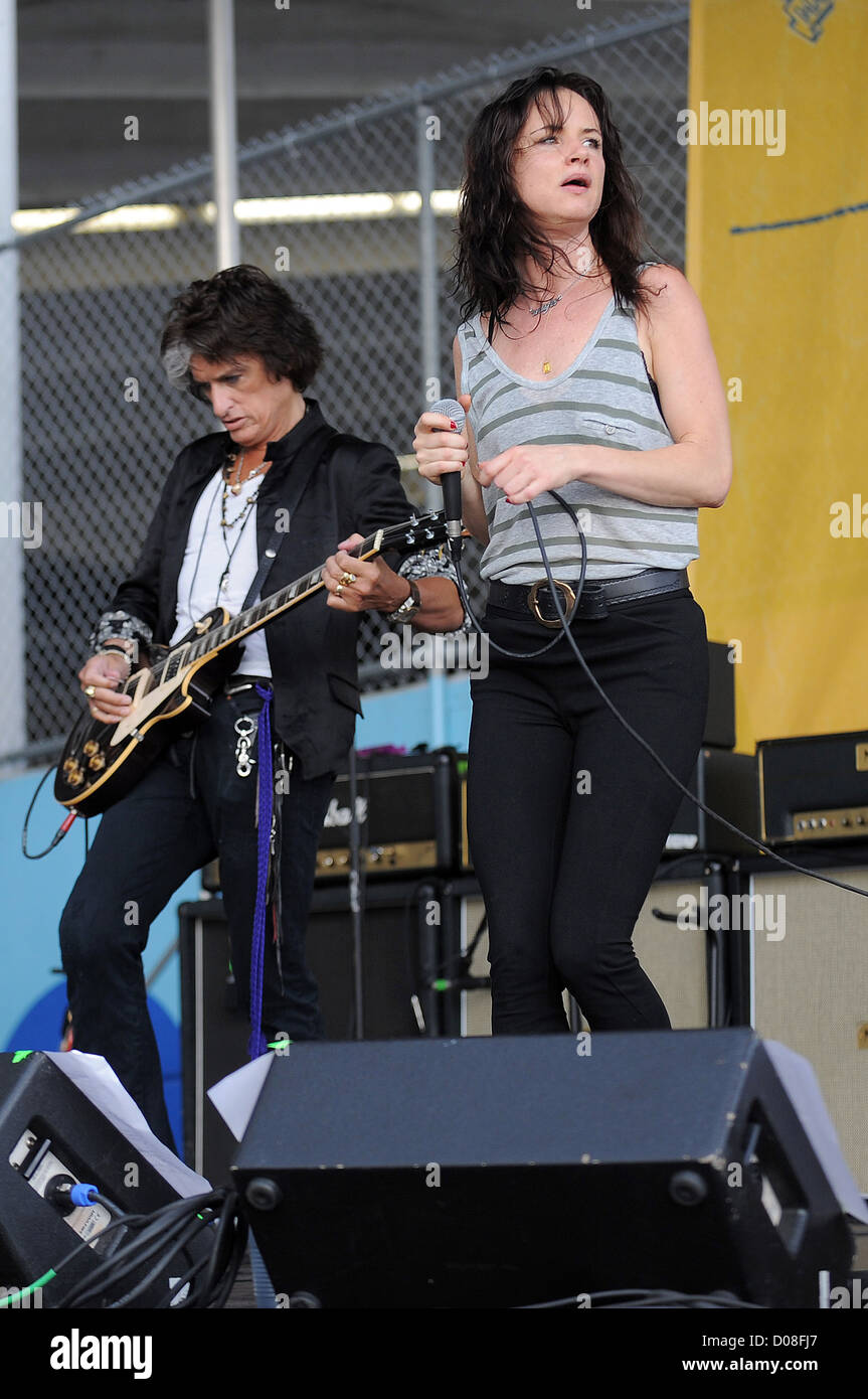Joe Perry and Juliette Lewis the Miami Dolphins Celebrity Orange Carpet ...