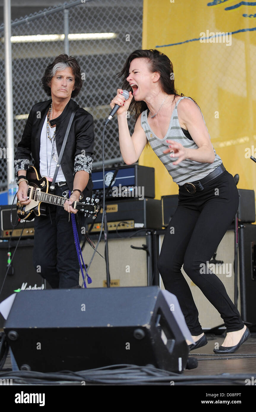 Joe Perry and Juliette Lewis the Miami Dolphins Celebrity Orange Carpet ...