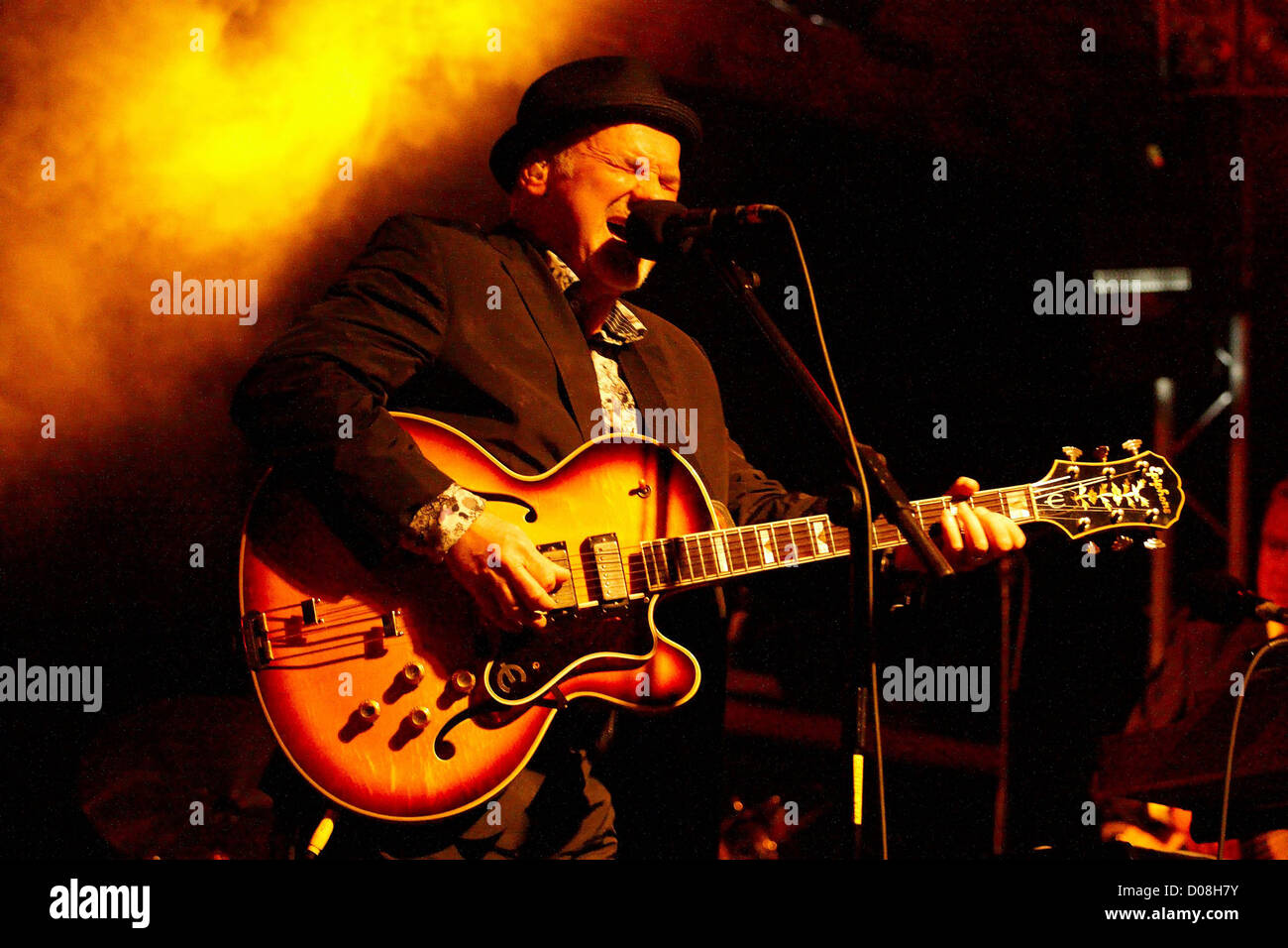 Paul carrack hi-res stock photography and images - Alamy