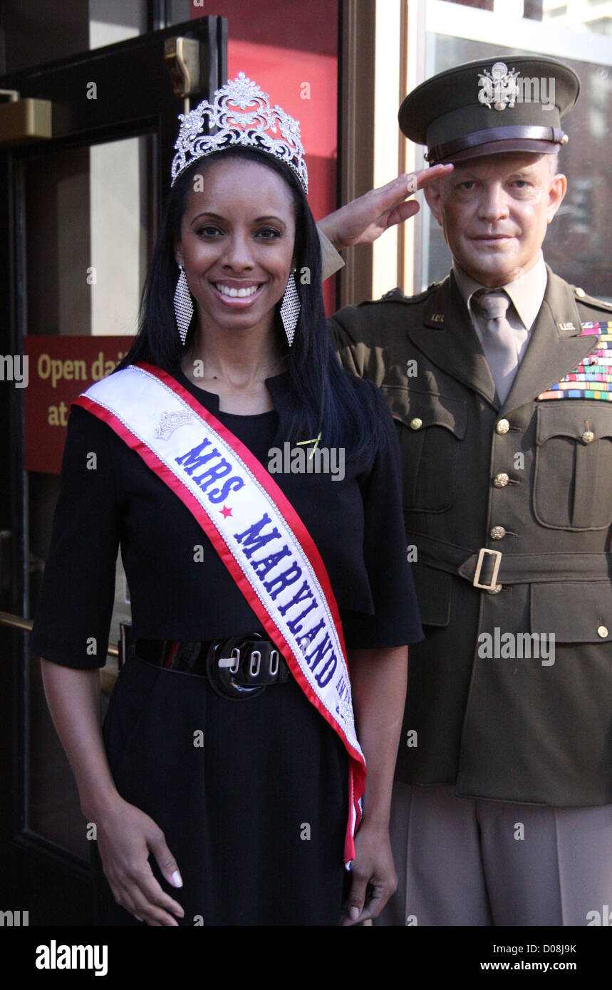 Mrs Maryland America 2010 Raquel Riley Thomas poses with General Dwight ...