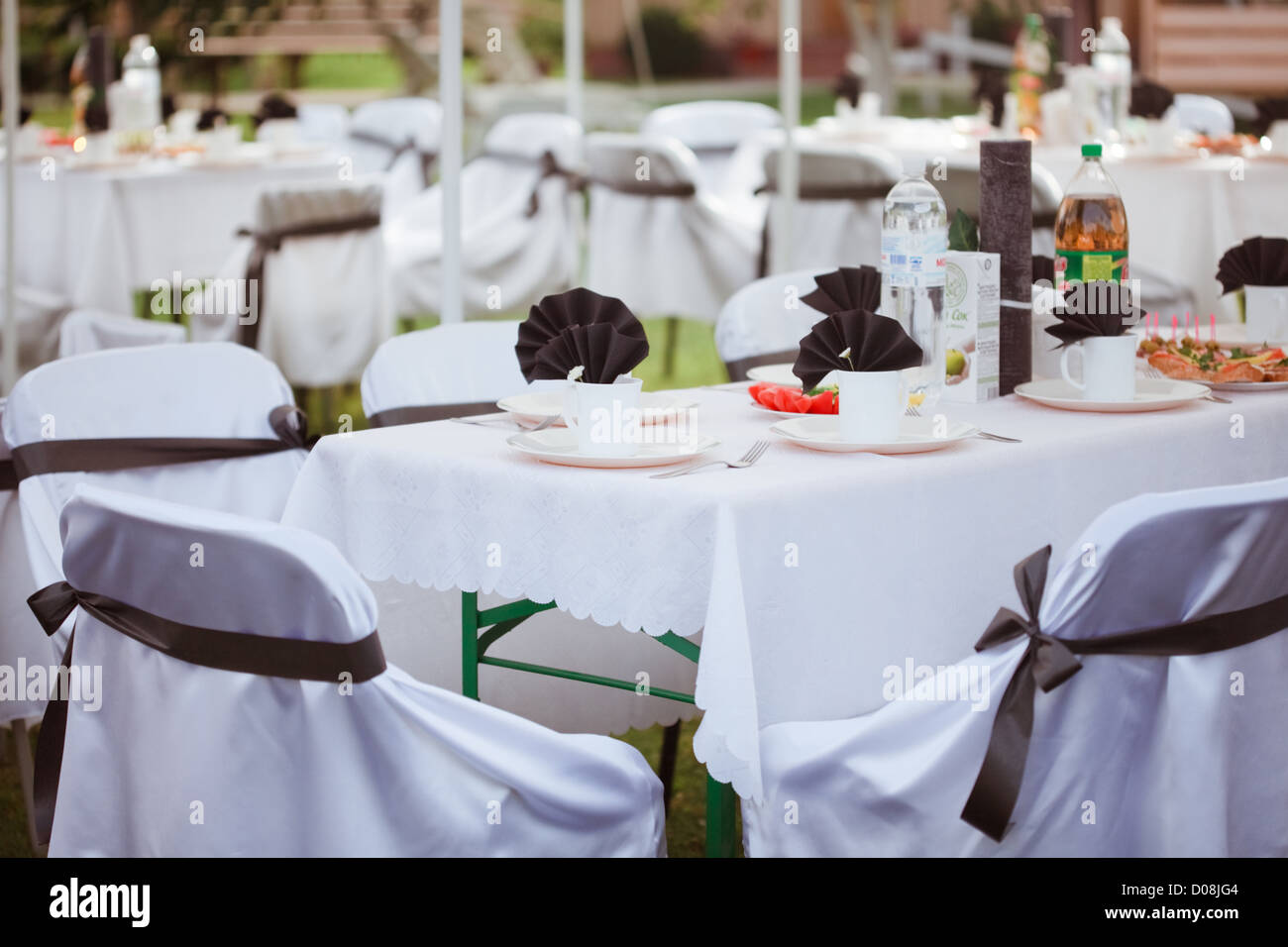 tables set for wedding Stock Photo - Alamy