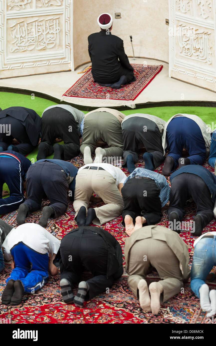 Imam prayer leader in islamic hi-res stock photography and images - Alamy