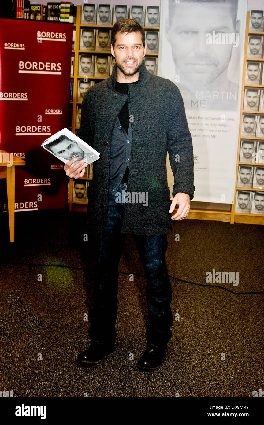 Ricky Martin signs copies of his autobiography 'Me' at Borders Books ...