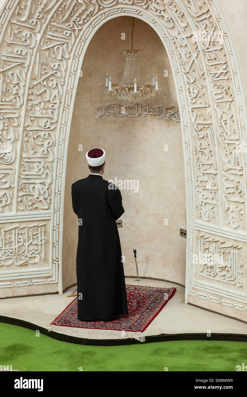 Imam prayer leader in islamic hi-res stock photography and images - Alamy