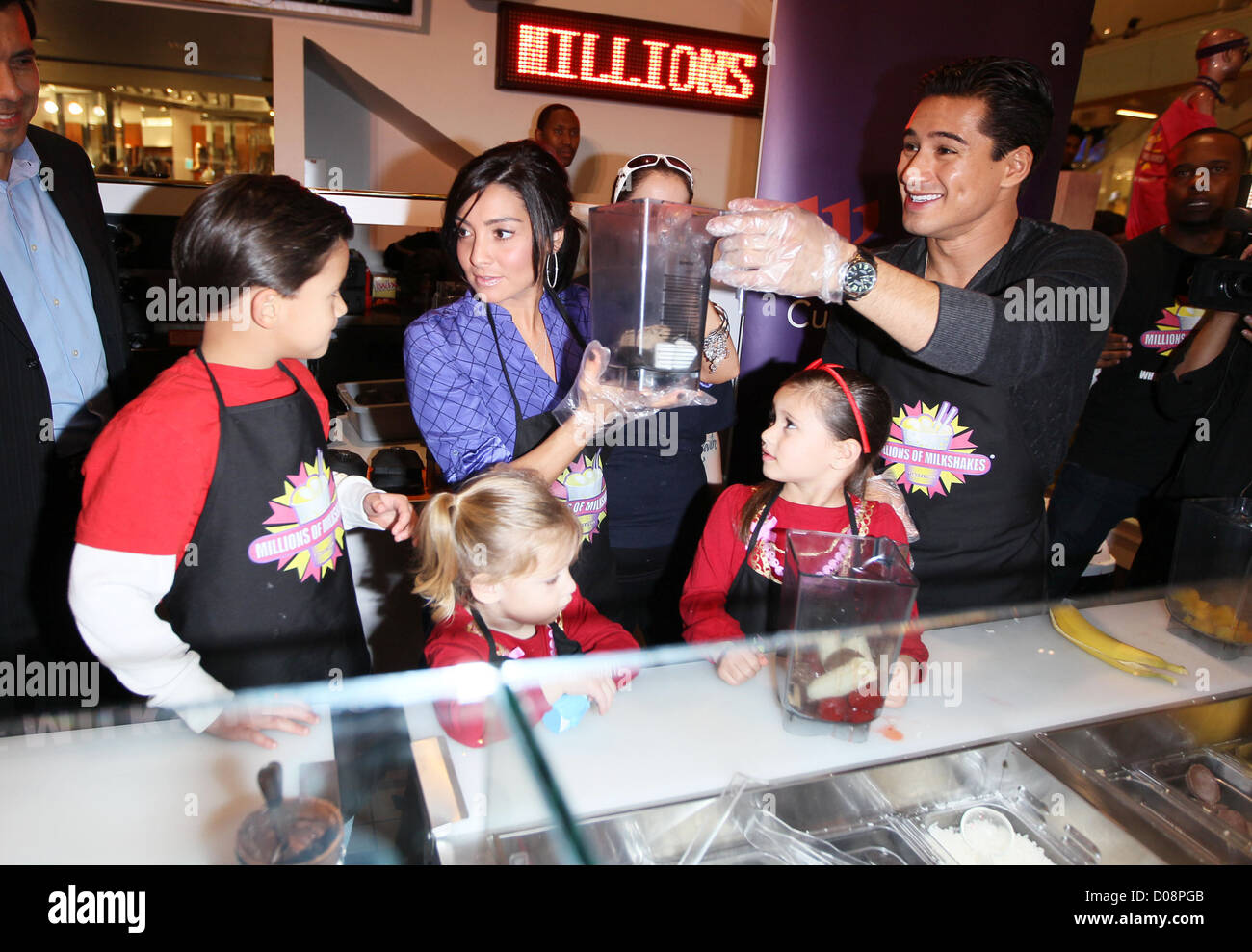 Mario Lopez, girlfriend Courtney Mazza and his family visit Millions of ...