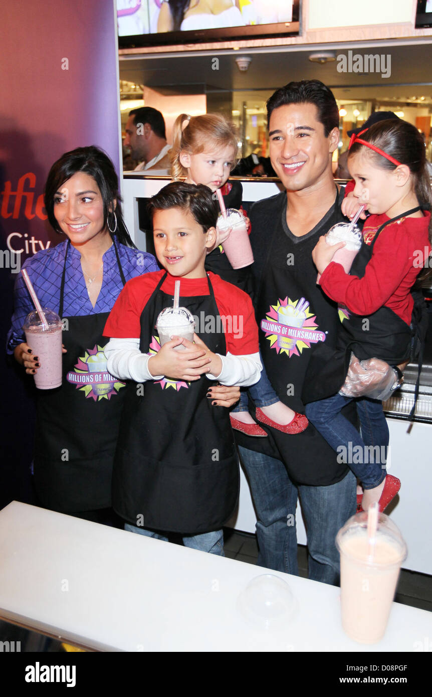 Mario Lopez, girlfriend Courtney Mazza and his family visit Millions of ...