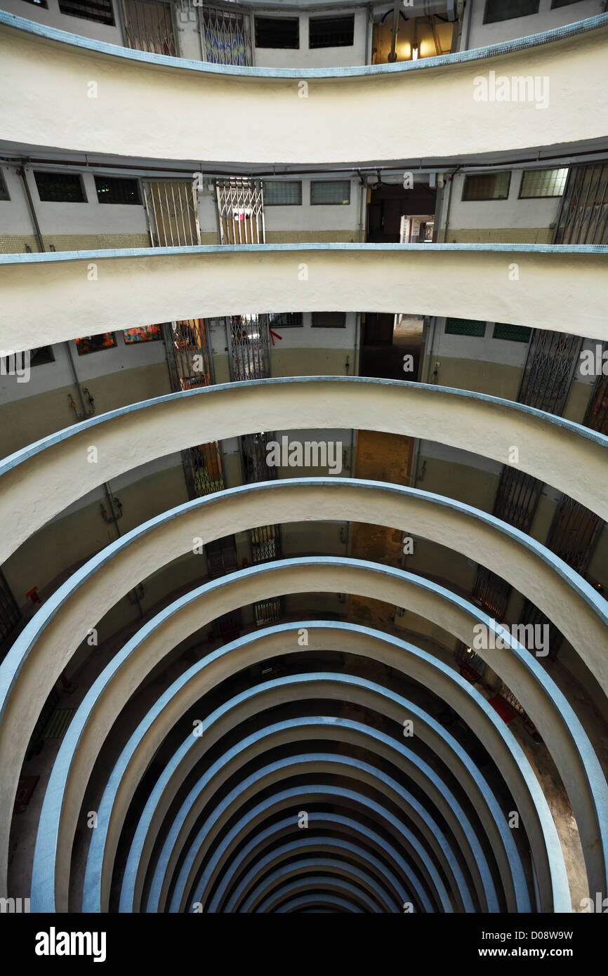 Curve building residential block hi-res stock photography and images ...