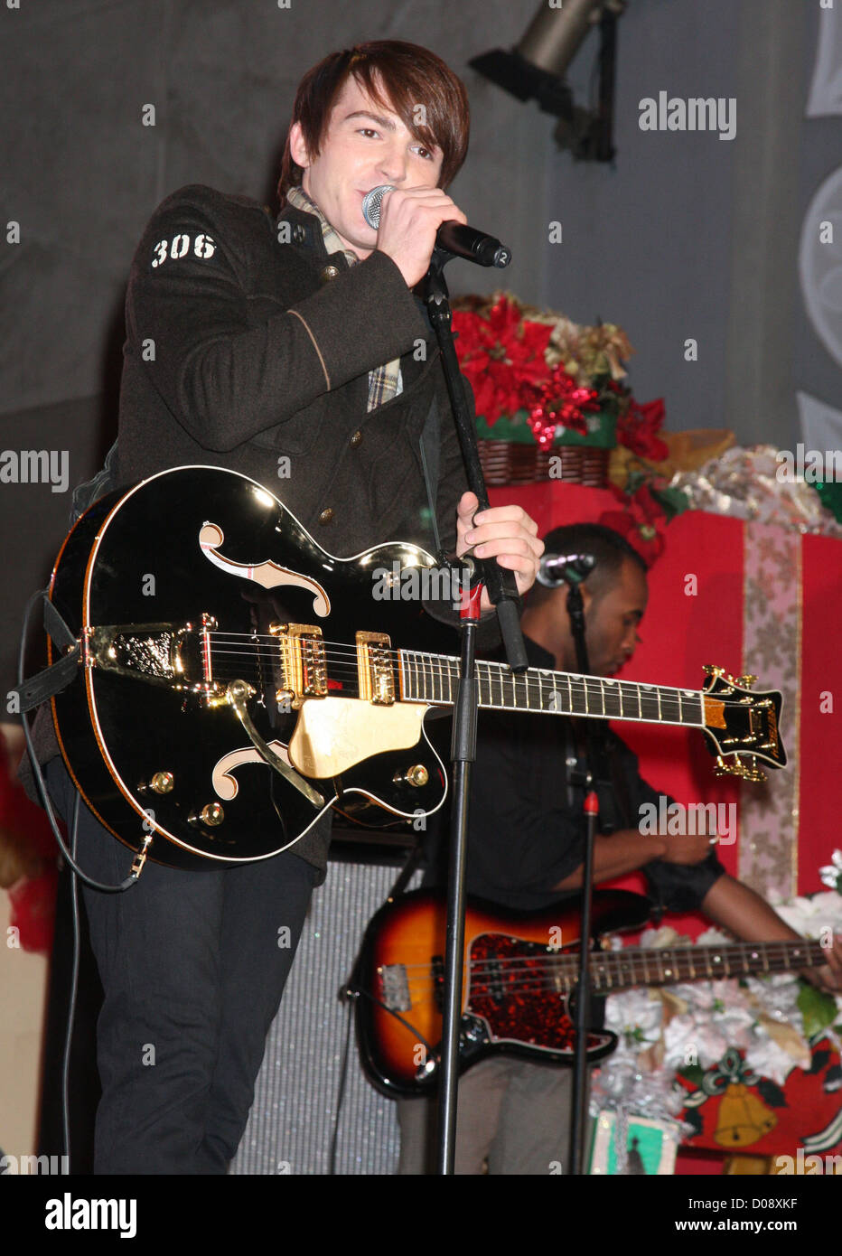Drake Bell Hollywood & Highland Tree Lighting Concert 2010 the ...