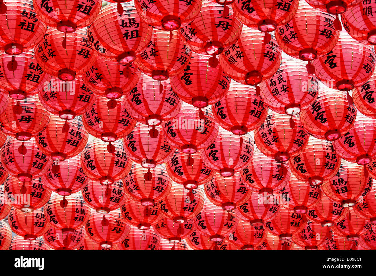 Paper red white japanese lanterns hi-res stock photography and images ...