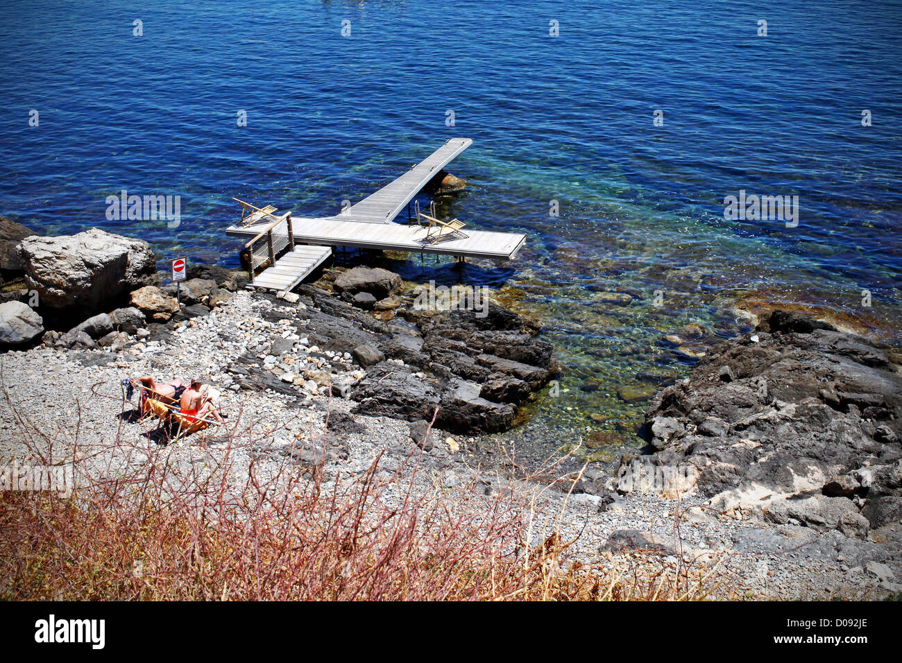 Pontoon landing stage hi-res stock photography and images - Alamy