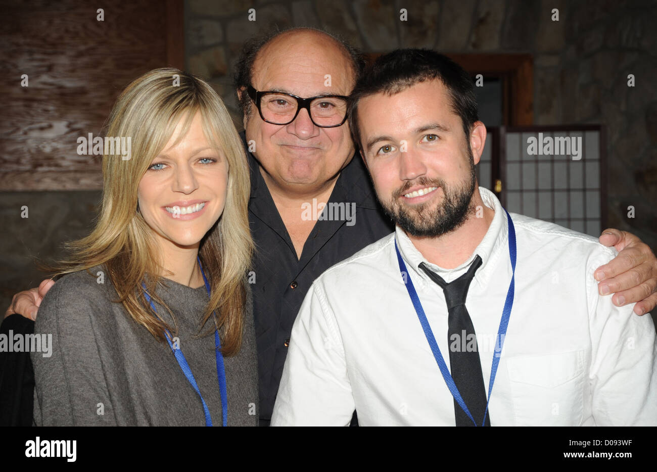 Kaitlin Olson Danny Devito And Rob Mcelhenney 2010 Shoot In Philadelphia Awards Press