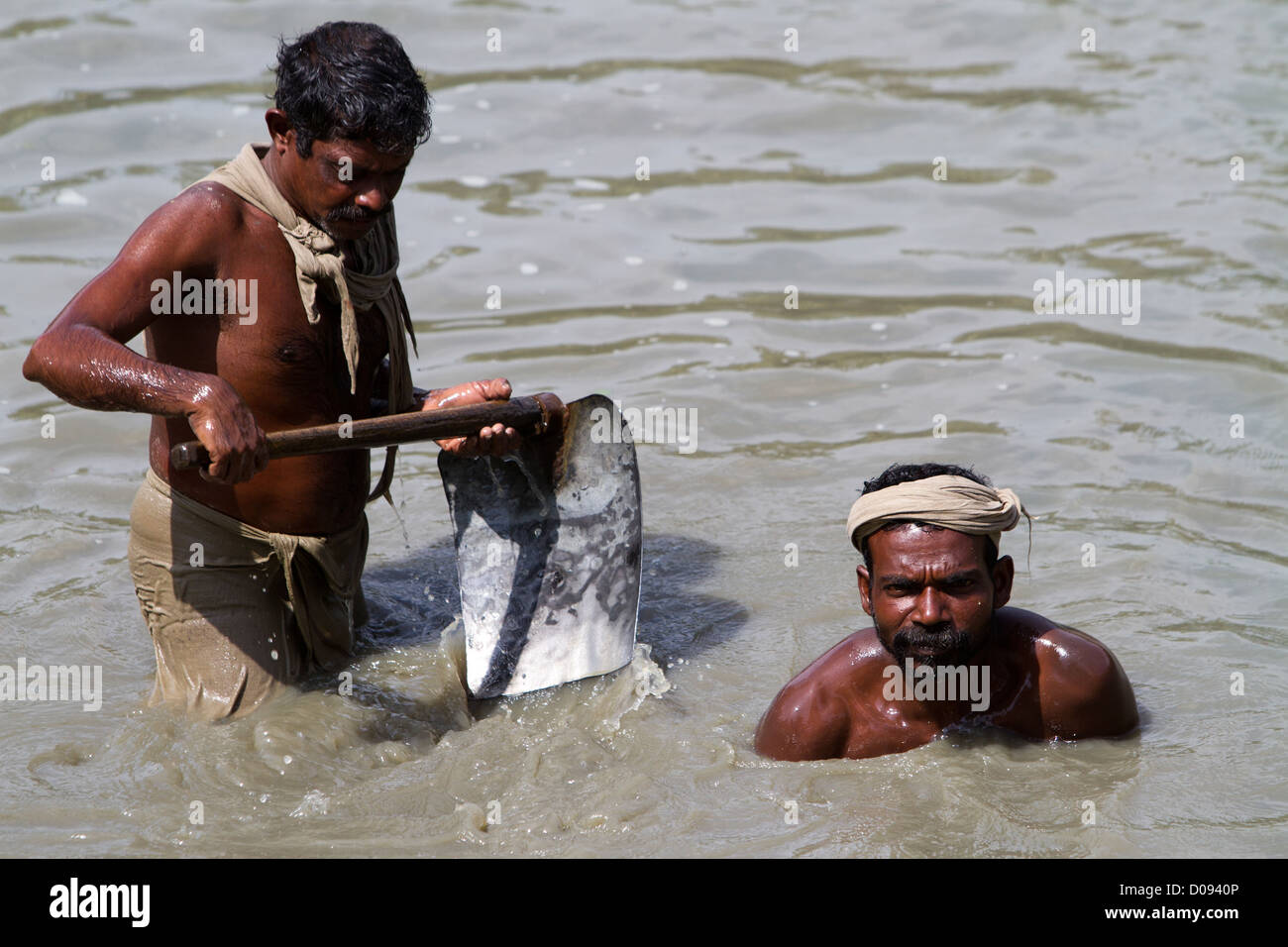 SAND MINERS IN BACKWATERS ZONE WHERE SAND IS EXTRACTED FOR USE AS ...