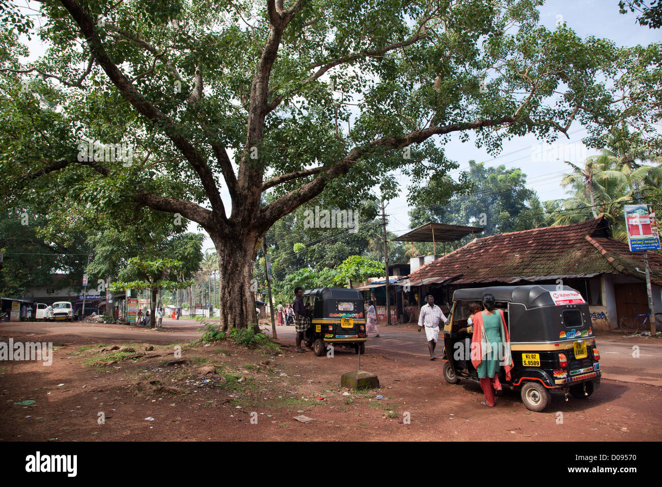 RICKSHAW TAXI STAND NEDUNGOLAM KERALA SOUTHERN INDIA ASIA Stock Photo ...
