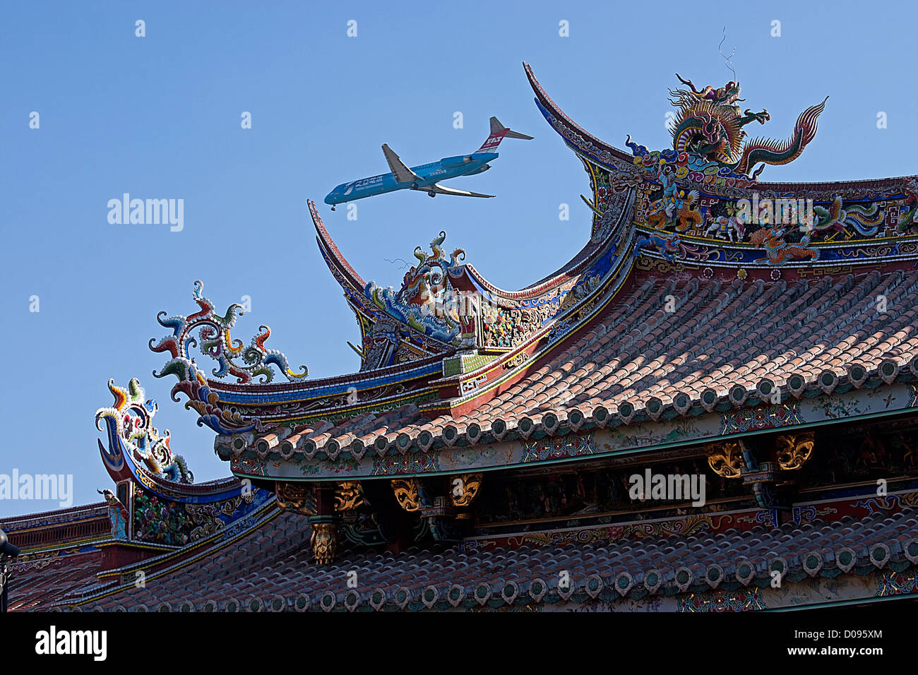 PLANE FLYING JUST OVER THE TEMPLE OF CONFUCIUS TAIPEI TAIWAN Stock ...