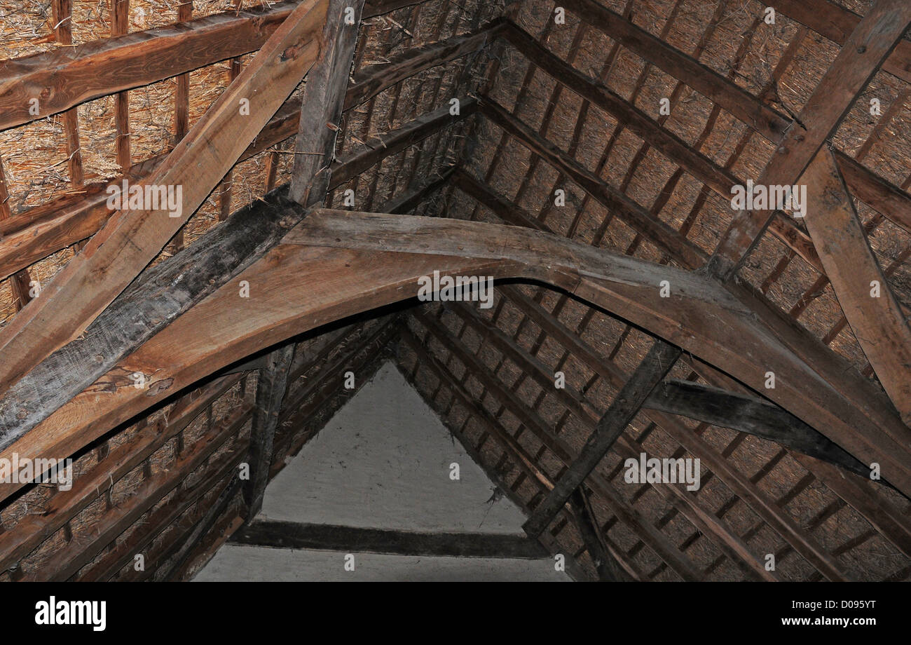 Cruck roof hi-res stock photography and images - Alamy