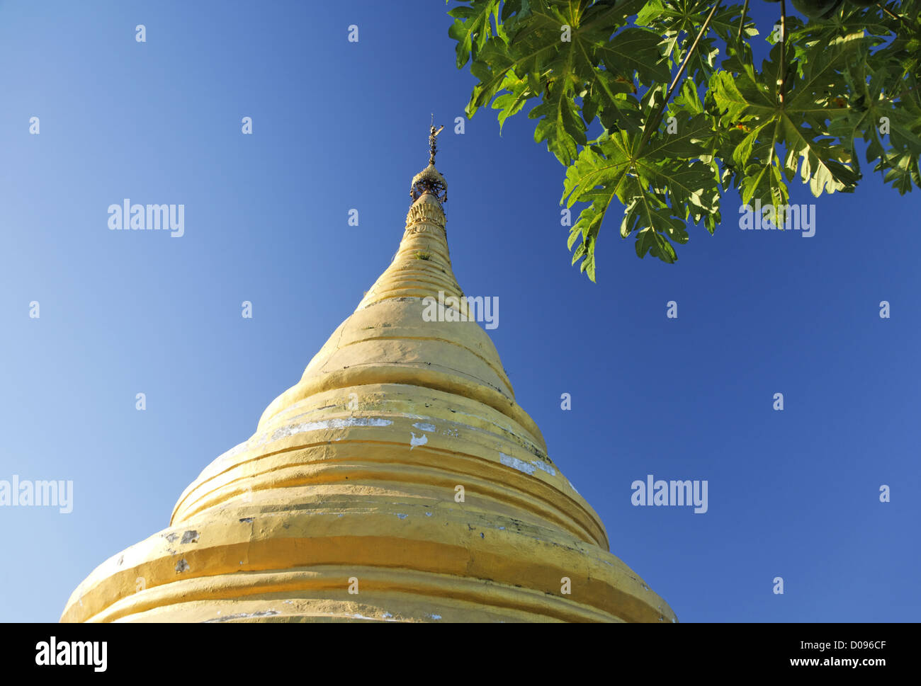 Shwetaung Pagoda, Mrauk U Stock Photo - Alamy