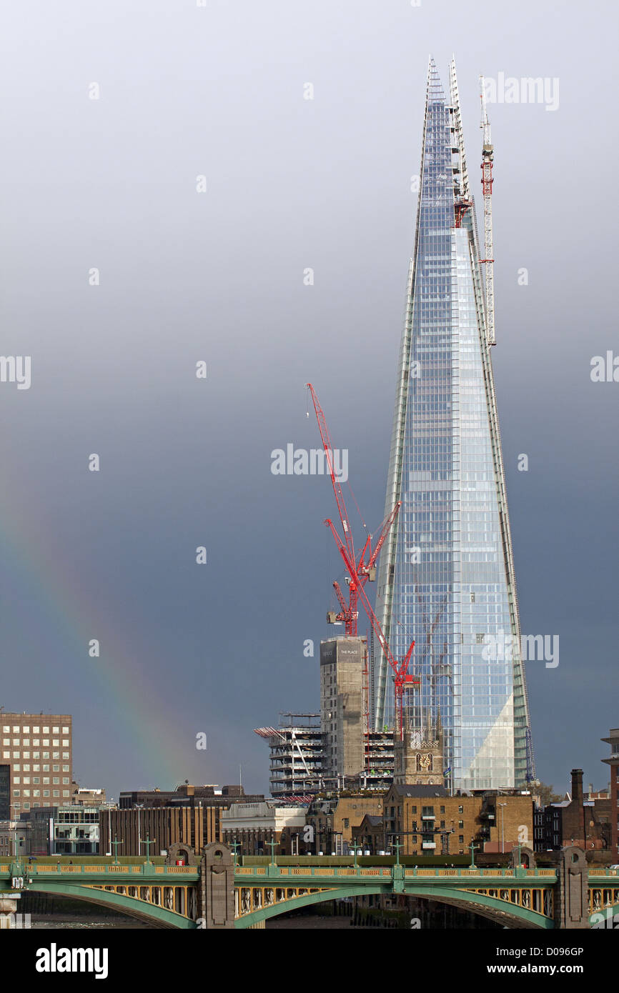 VIEW SHARD LONDON BRIDGE OR SHARD TOWER NEW BUILDING DESIGNED ITALIAN ...