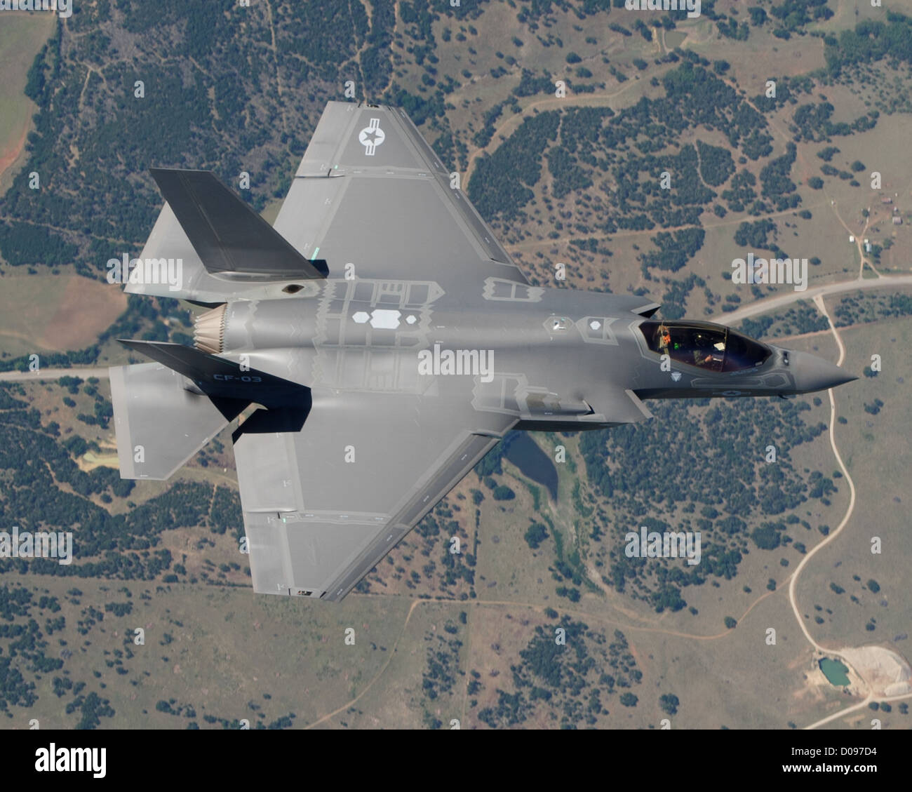 The F-35C, the carrier-based variant of the Lockheed Martin F-35 ...