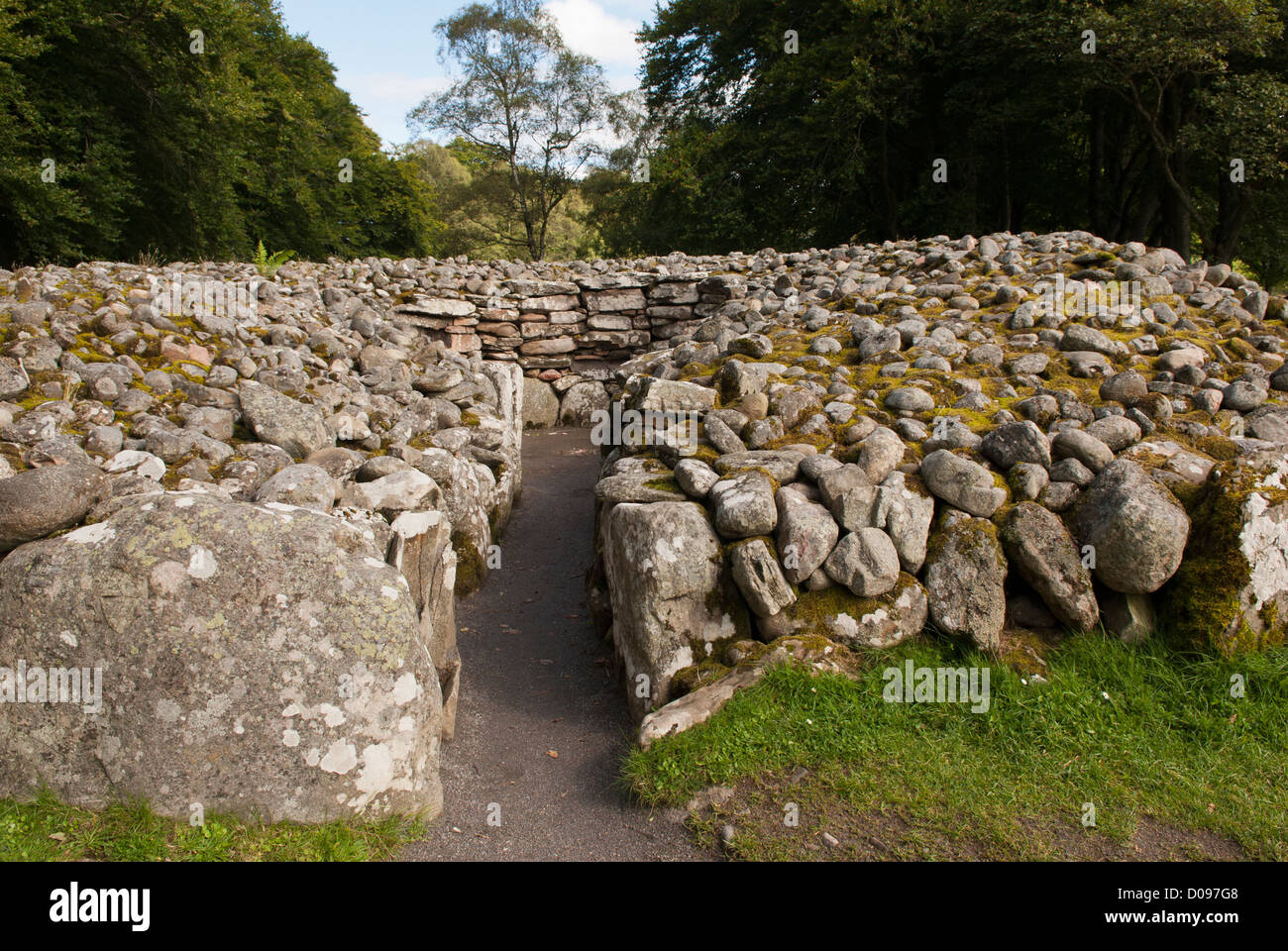 South West Passage Grave, Balnuaran of Clava an ancient burial cairn ...