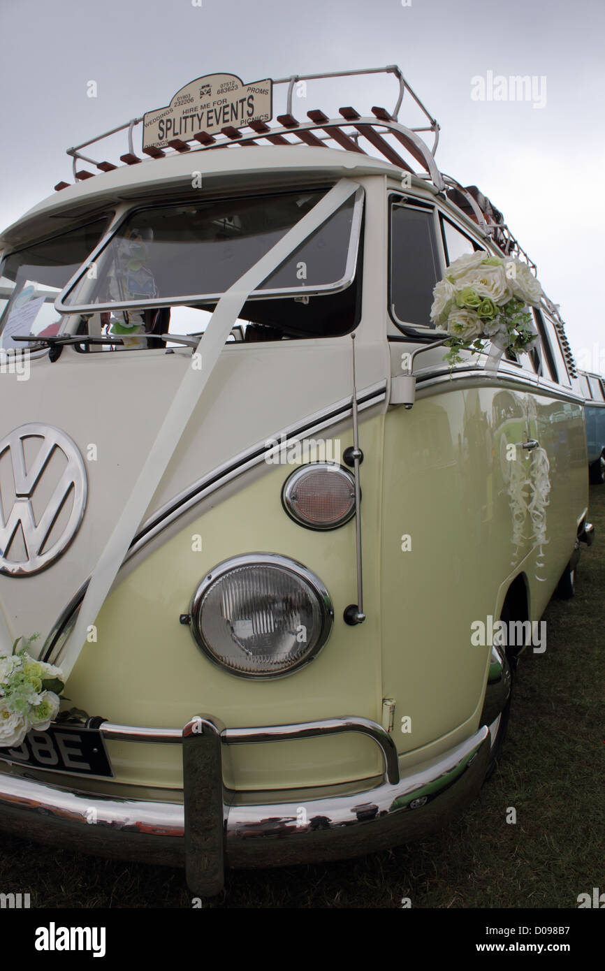 Old retro van Stock Photo - Alamy