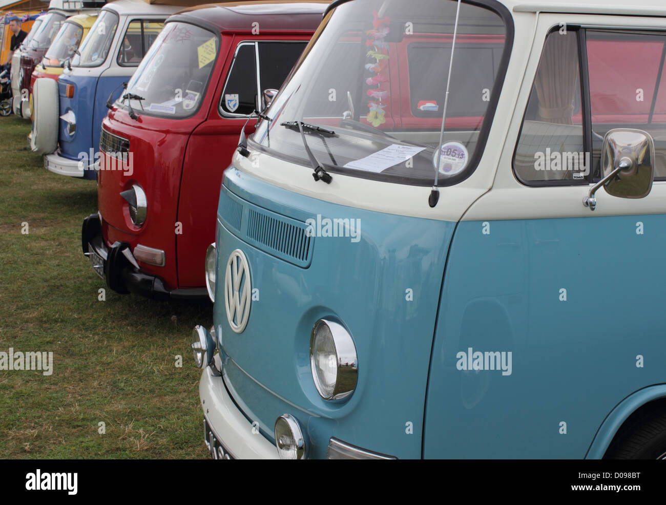 Old retro van Stock Photo - Alamy