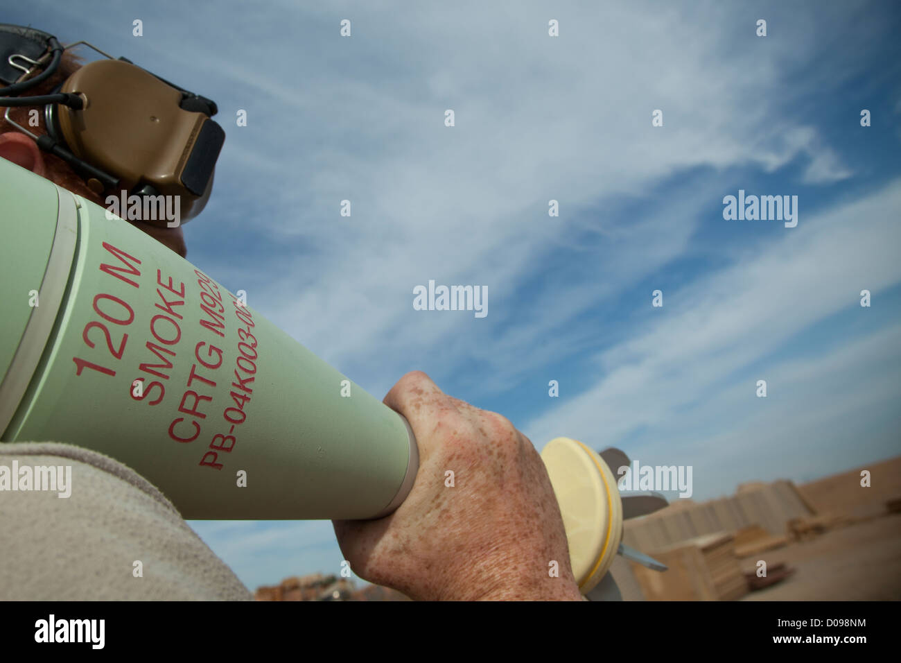 120mm mortar hi-res stock photography and images - Alamy