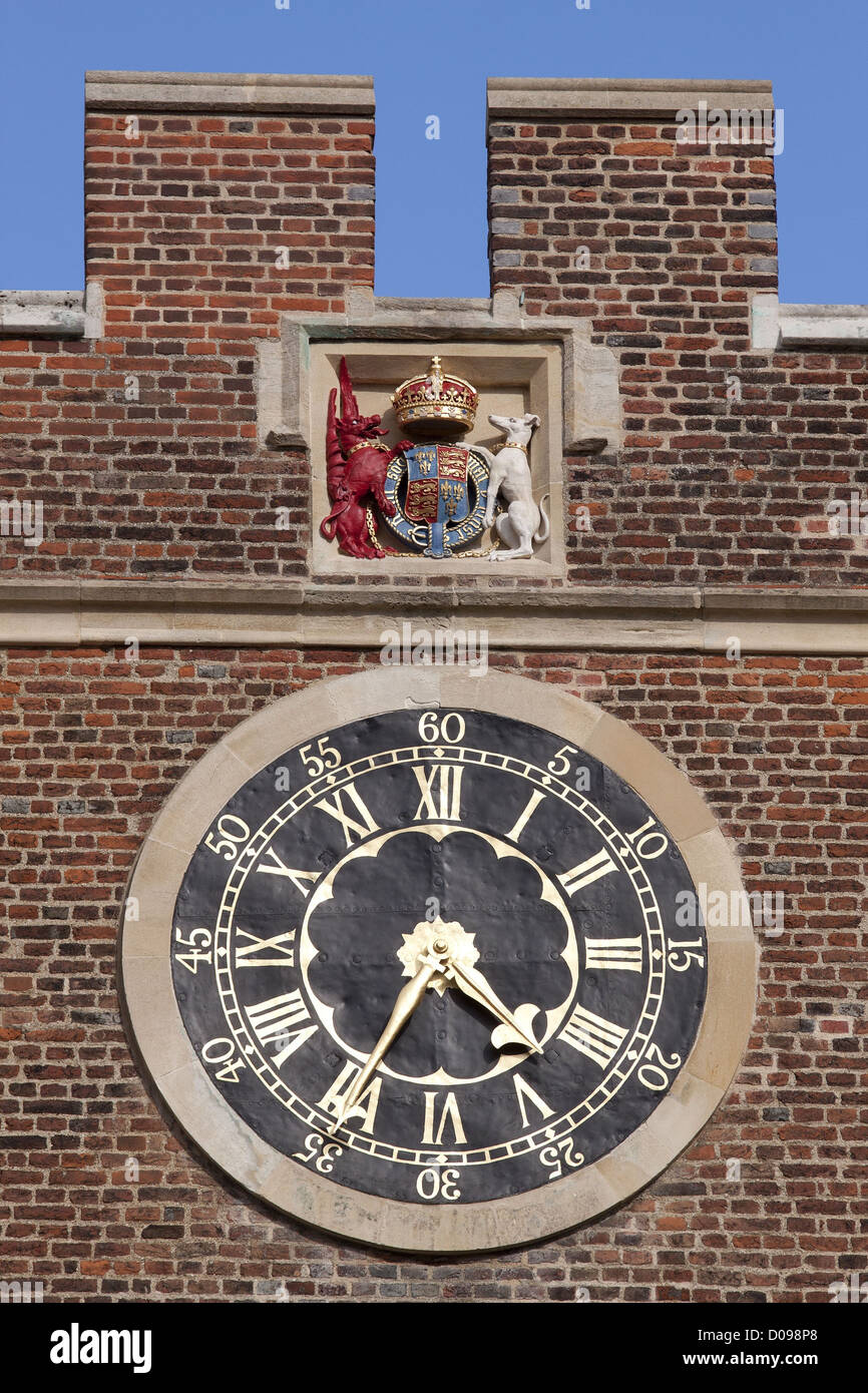 CLOSE-UP CLOCK ON MAIN BUILDING AT ETON COLLEGE PRESTIGIOUS SCHOOL ...