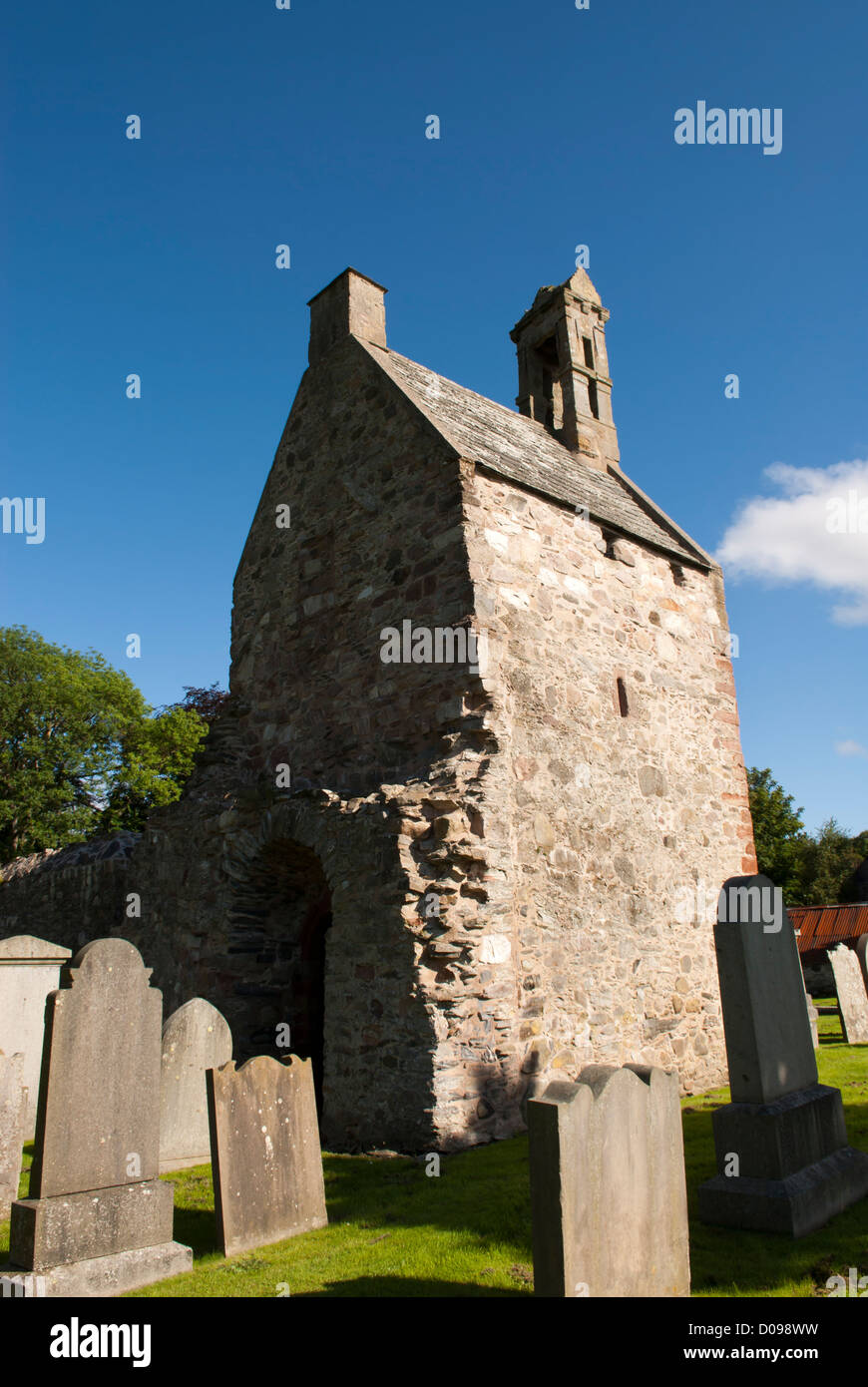 Old kirk hi-res stock photography and images - Alamy