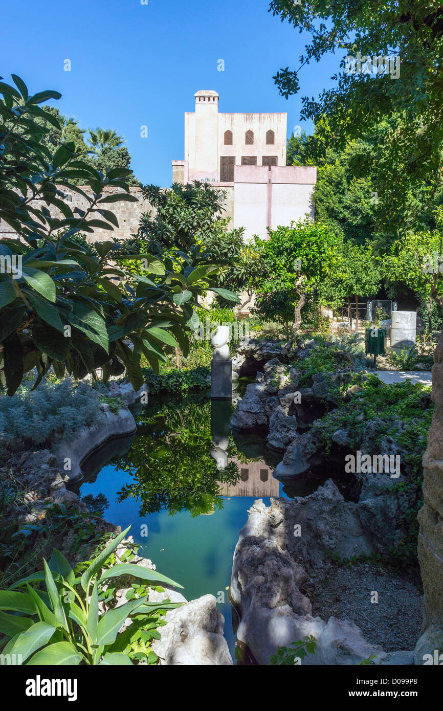Tranquil garden hi-res stock photography and images - Alamy