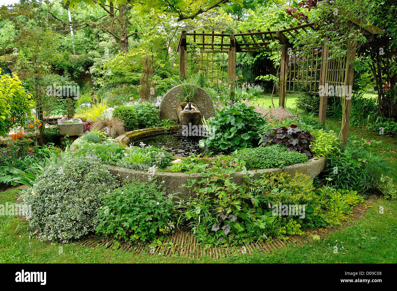 A "gadage" : structure in granite that was formerly used to grind the ...