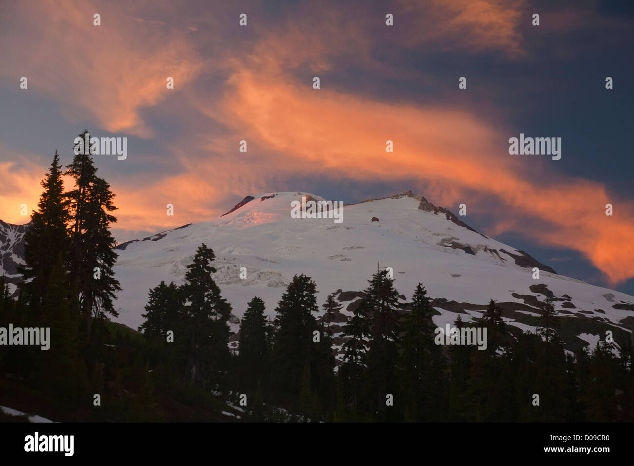 Sunset on Mount Baker from the Mount Baker National Recreation Area in ...