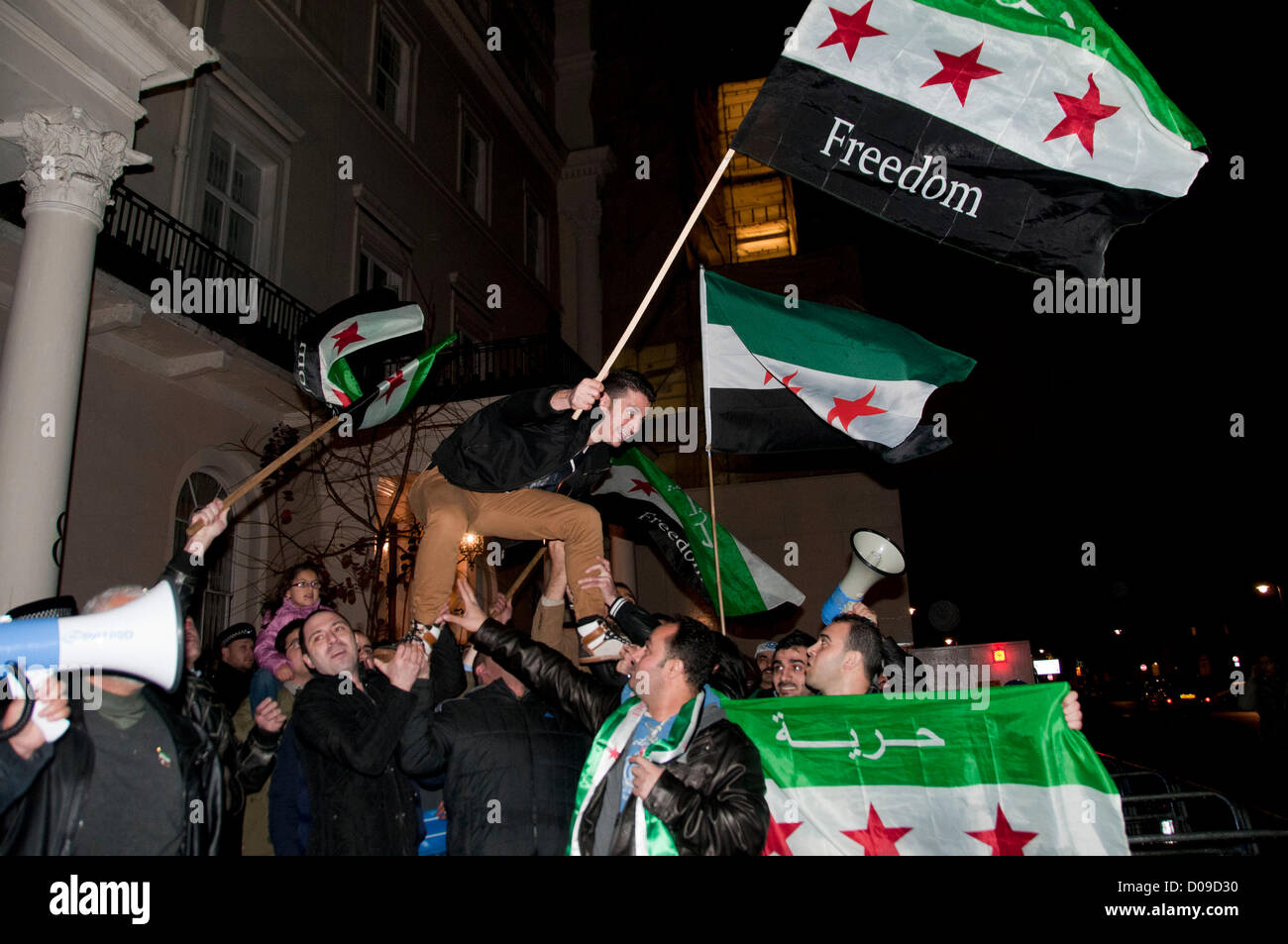 London, UK. 20/11/12 Syrian protesters in London Celebrate outside ...