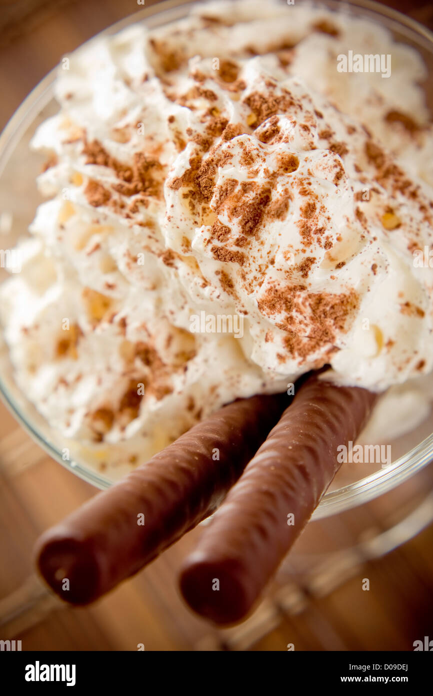 Cream mass hi-res stock photography and images - Alamy
