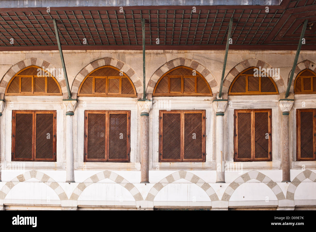 Palace windows hi-res stock photography and images - Alamy