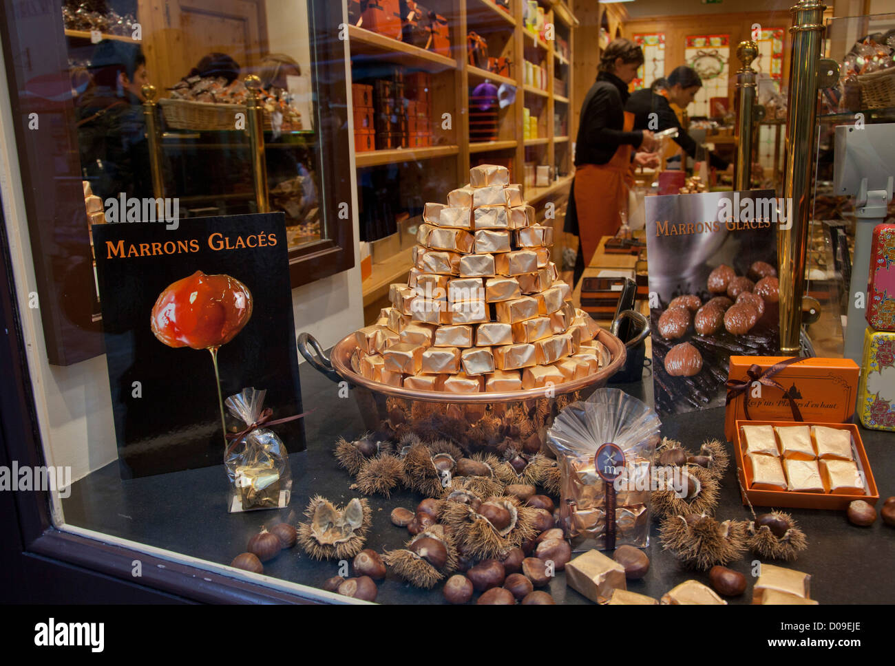 Quality chocolate shop in Paris, France Stock Photo - Alamy