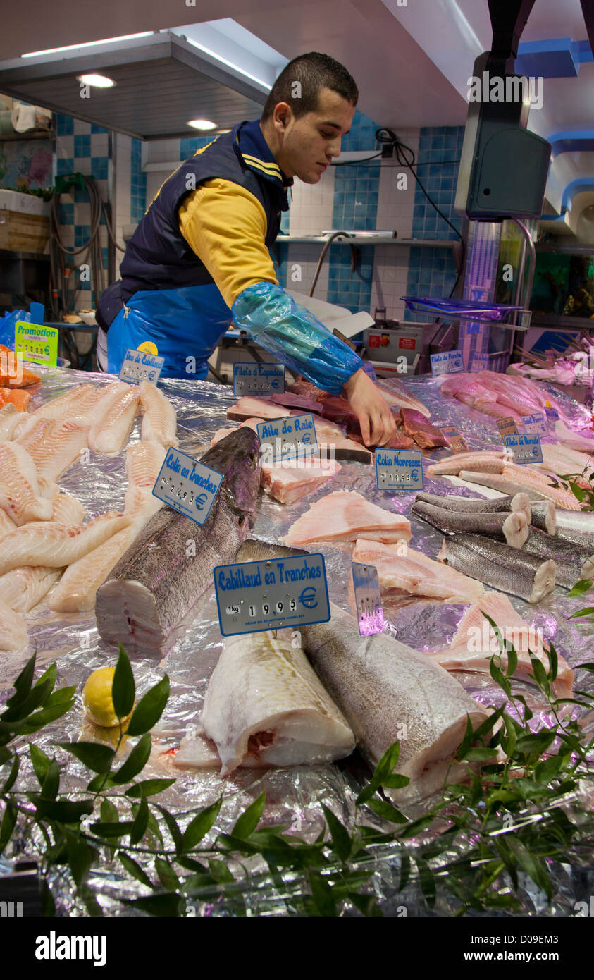 Fishmonger france hi-res stock photography and images - Alamy