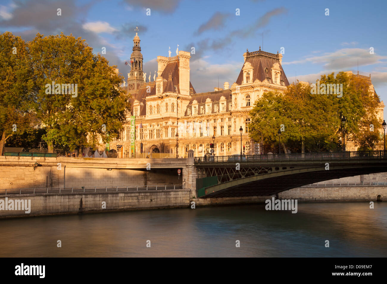 Setting sunlight on Hotel de Ville, Paris France Stock Photo - Alamy