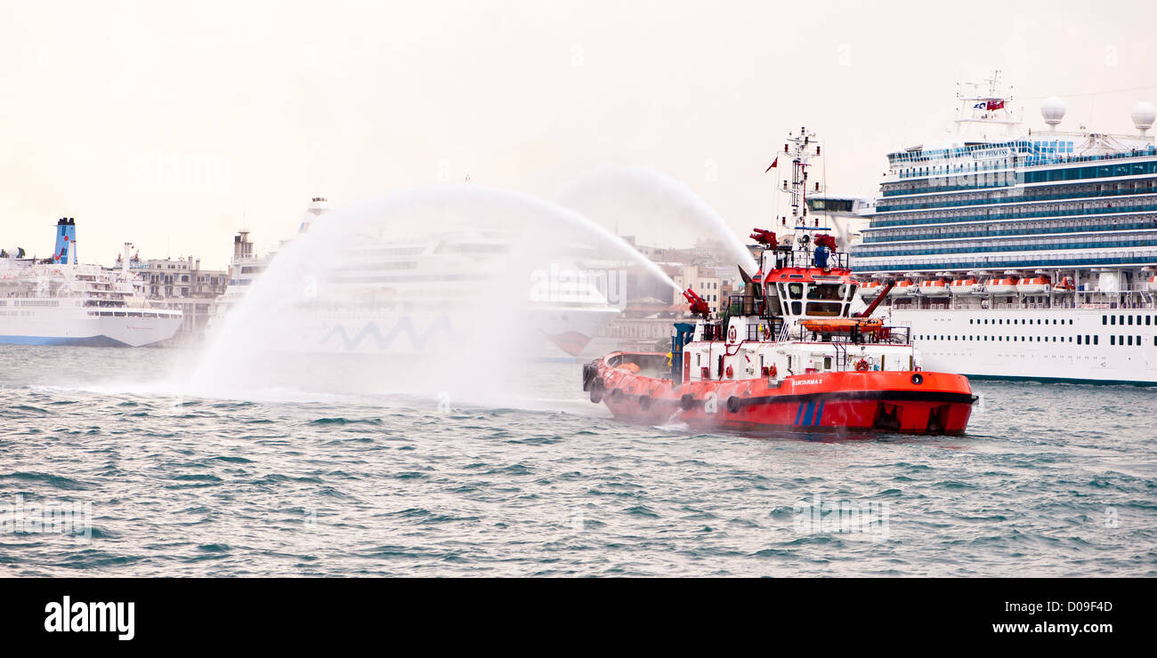 Fire boats hi-res stock photography and images - Alamy