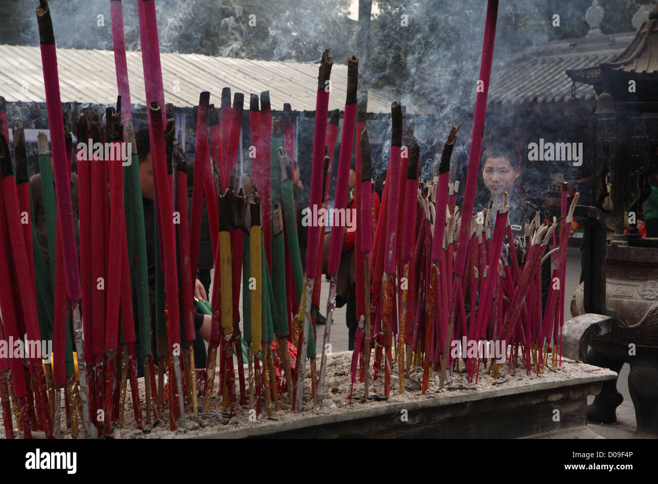 Incense buddhist temple hi-res stock photography and images - Alamy
