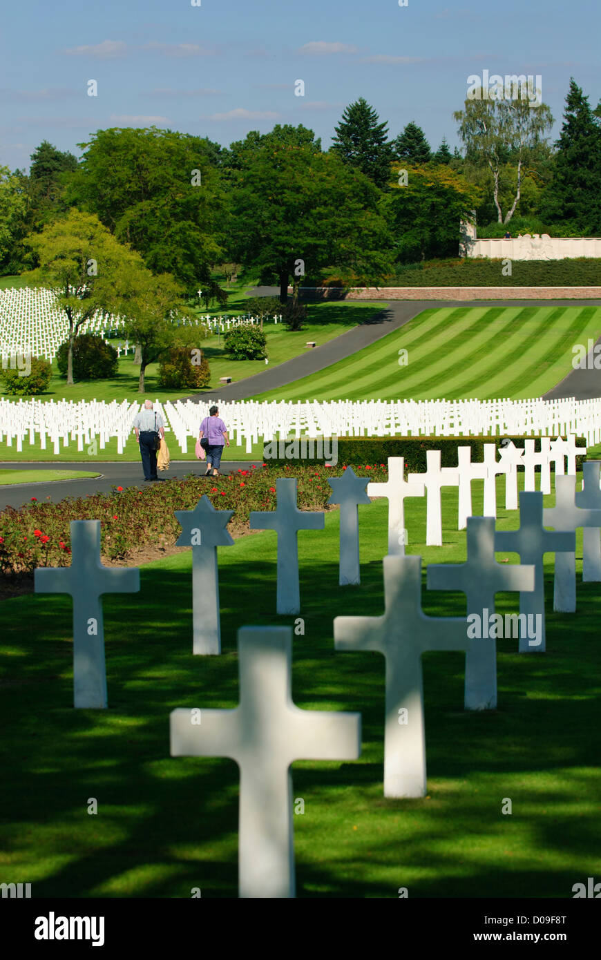 Largest WWII american military cemetery in Europe (10 489 graves ...