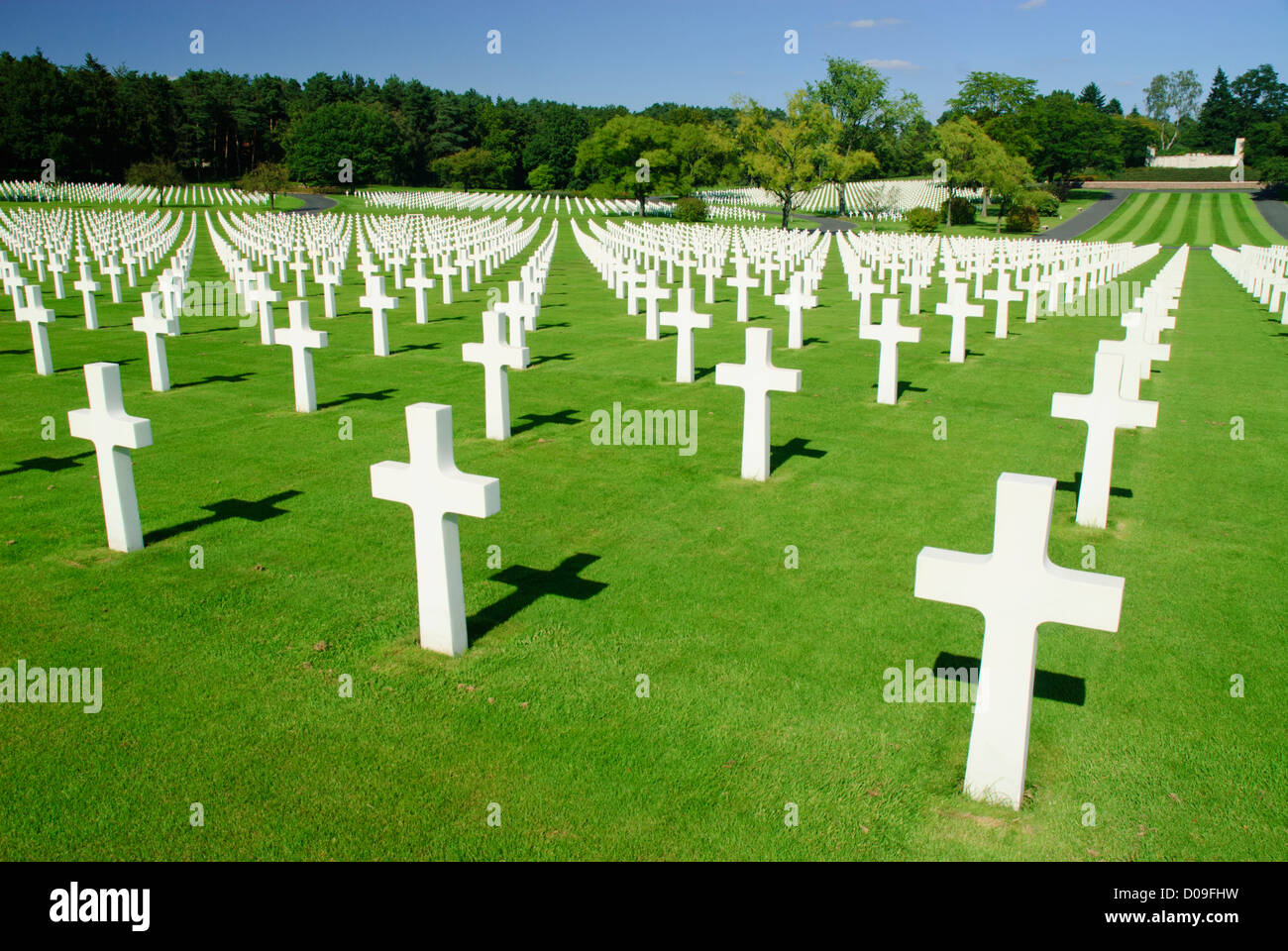 Largest WWII american military cemetery in Europe (10 489 graves ...