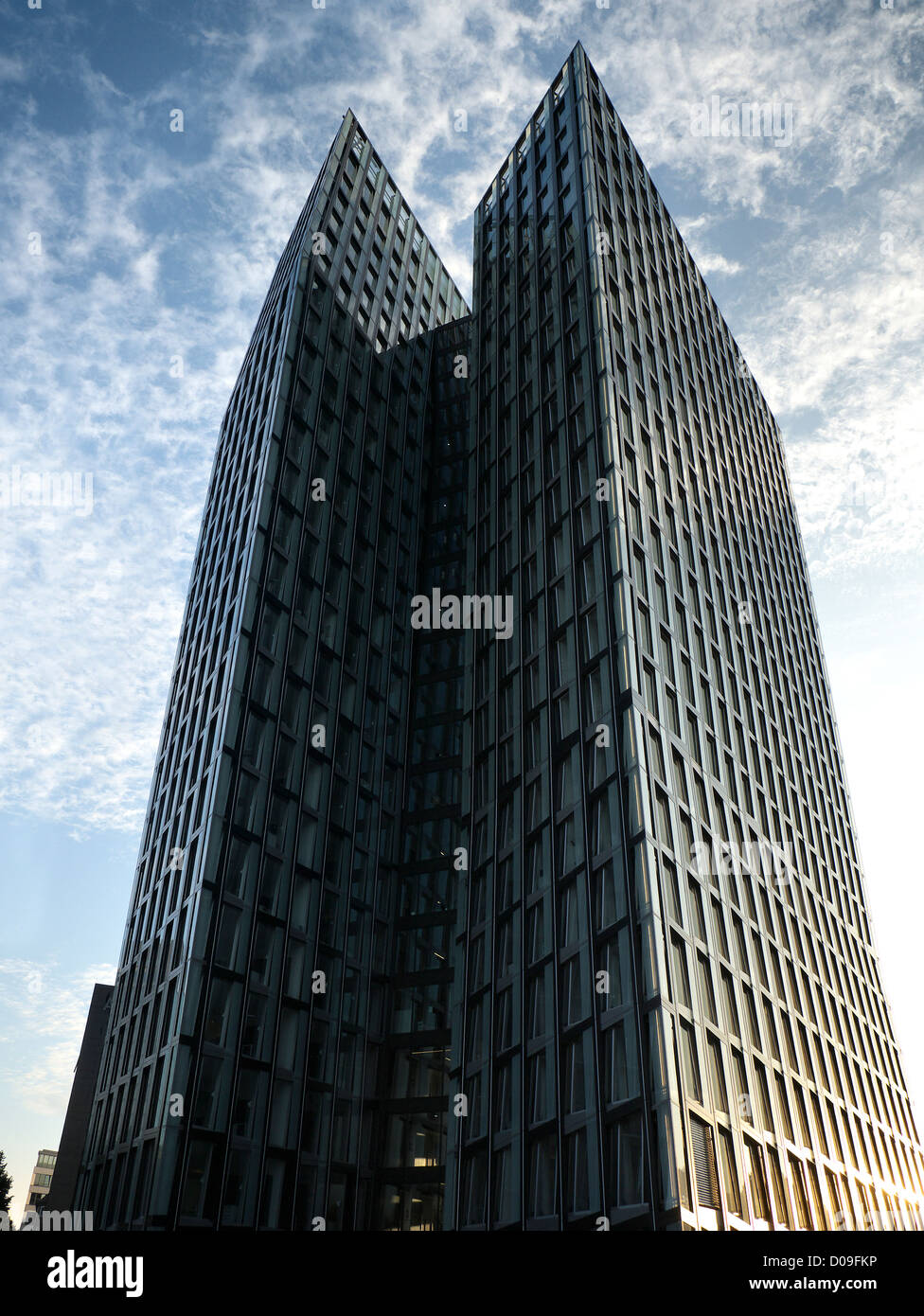 Modern skyscrapers dancing towers hi-res stock photography and images ...