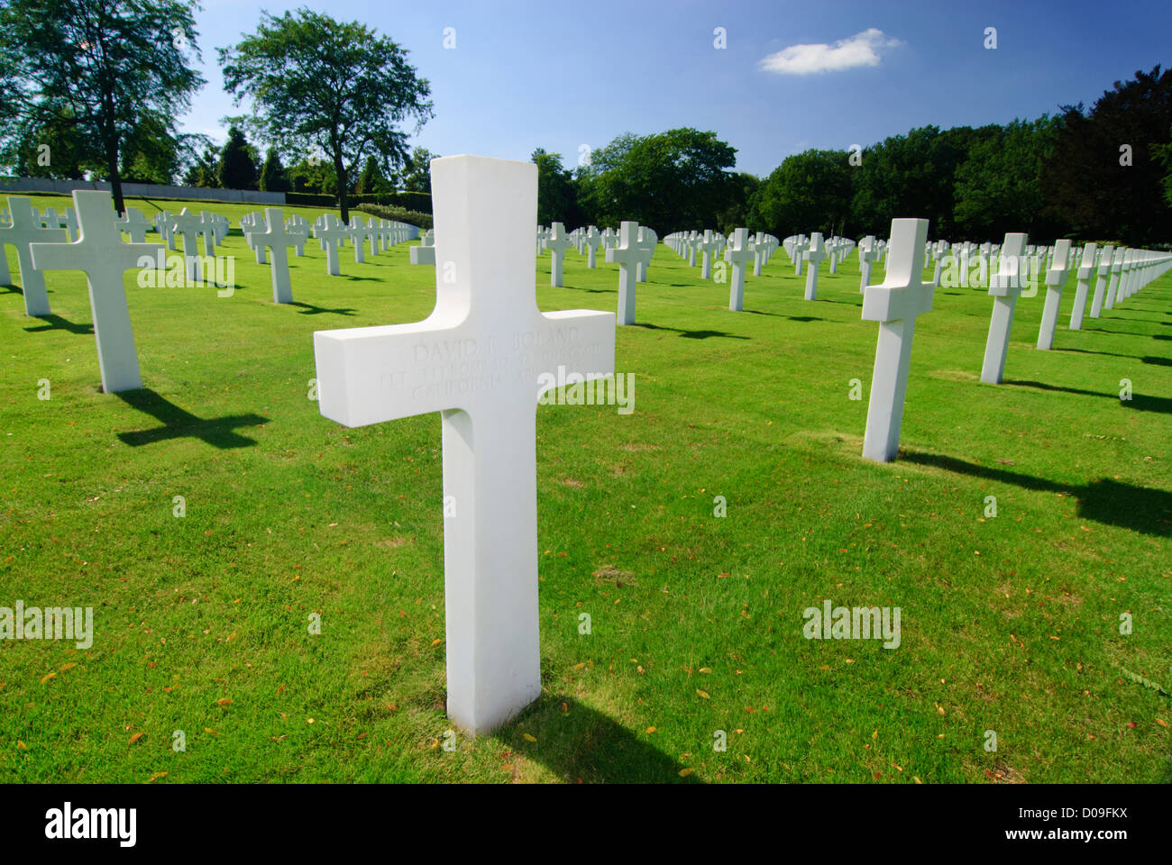Largest WWII american military cemetery in Europe (10 489 graves ...